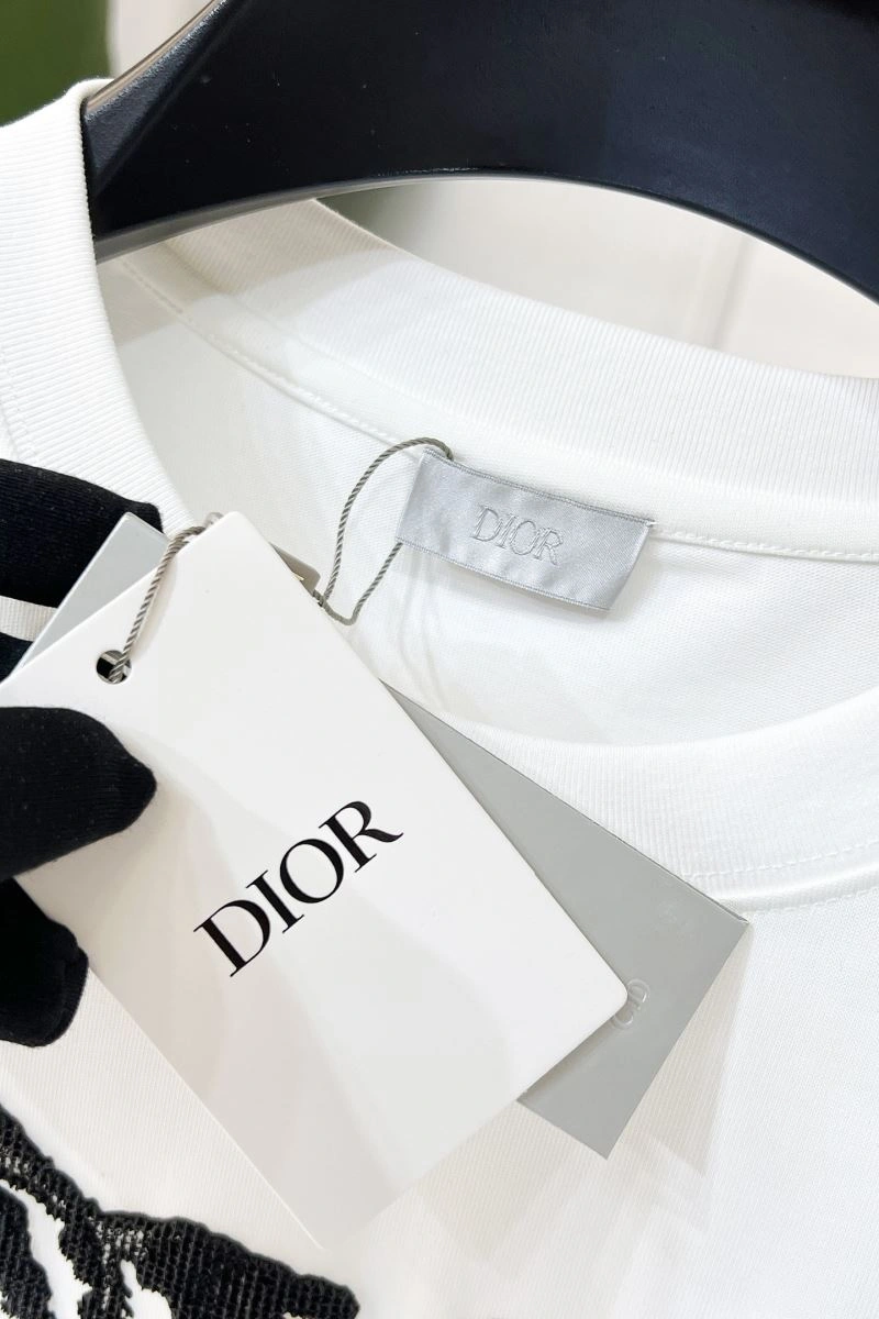Accurate model Christian Dior T-Shirts