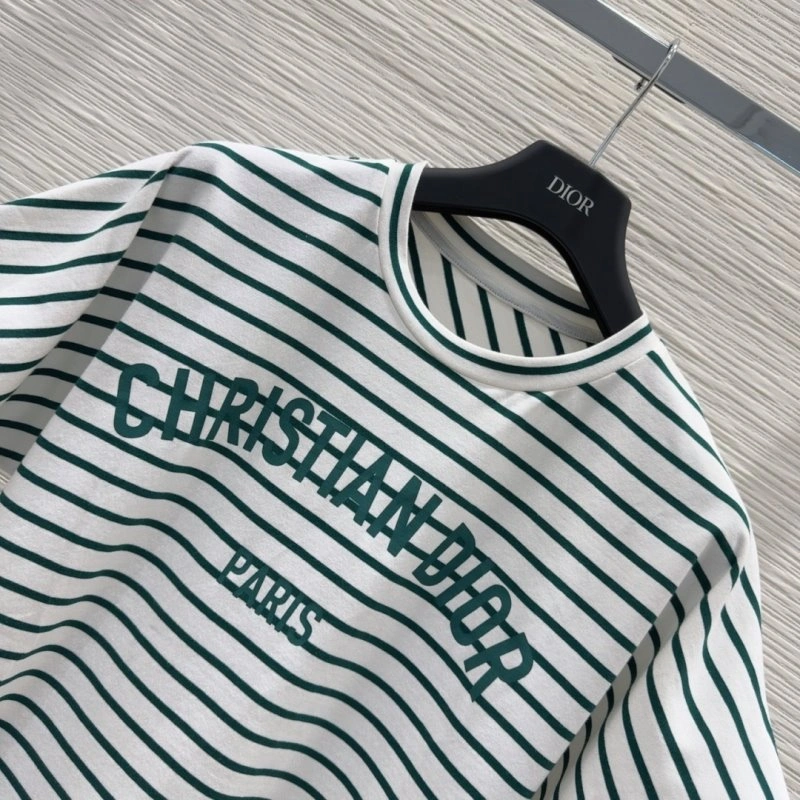 Accurate model Christian Dior T-Shirts