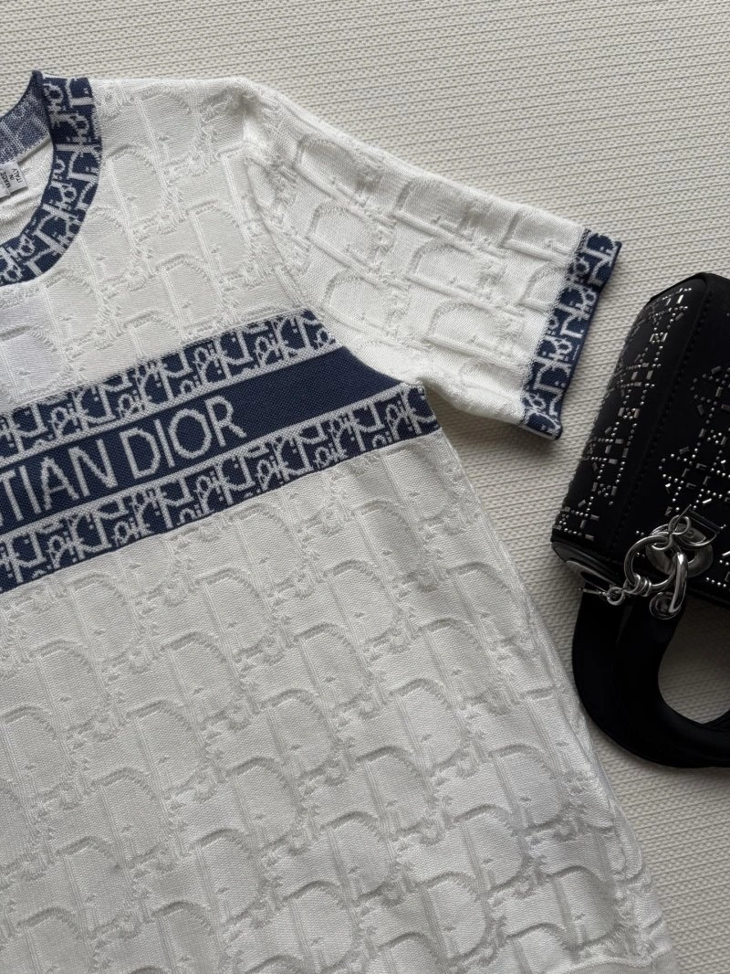 Accurate model Christian Dior T-Shirts