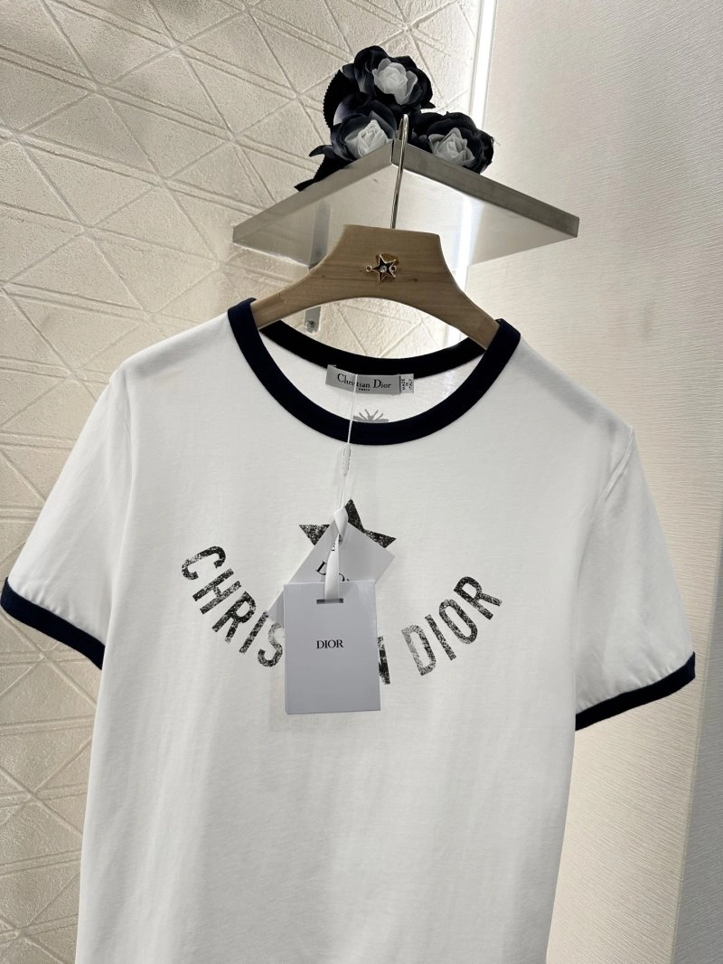 Accurate model Christian Dior T-Shirts