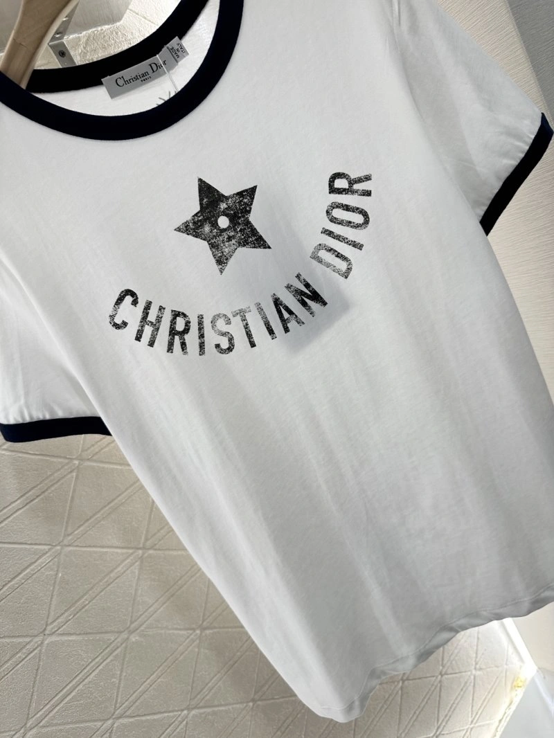 Accurate model Christian Dior T-Shirts