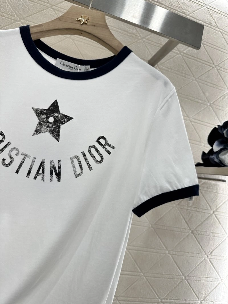 Accurate model Christian Dior T-Shirts