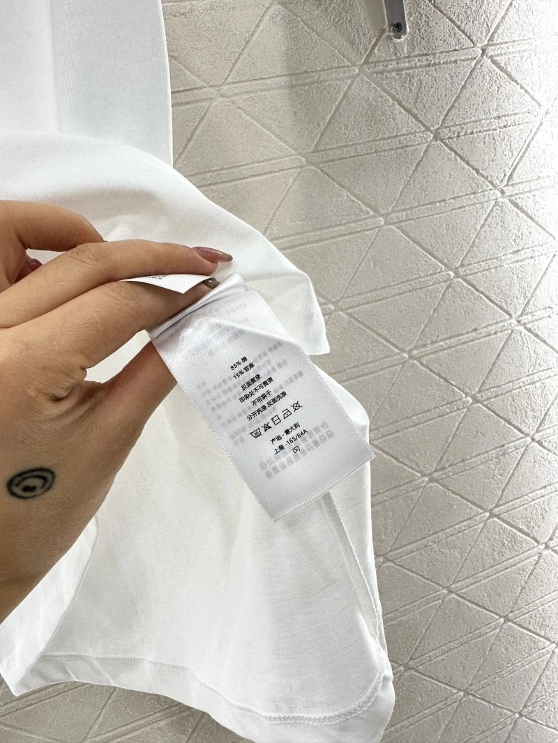 Accurate model Christian Dior T-Shirts