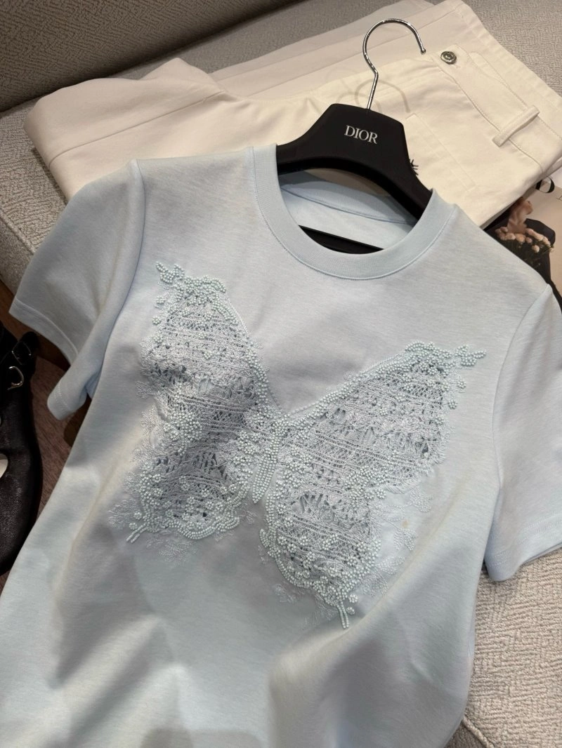 Accurate model Christian Dior T-Shirts