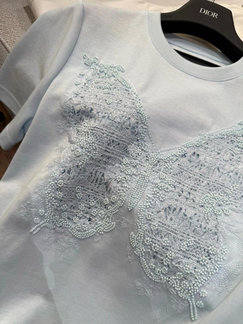 Accurate model Christian Dior T-Shirts