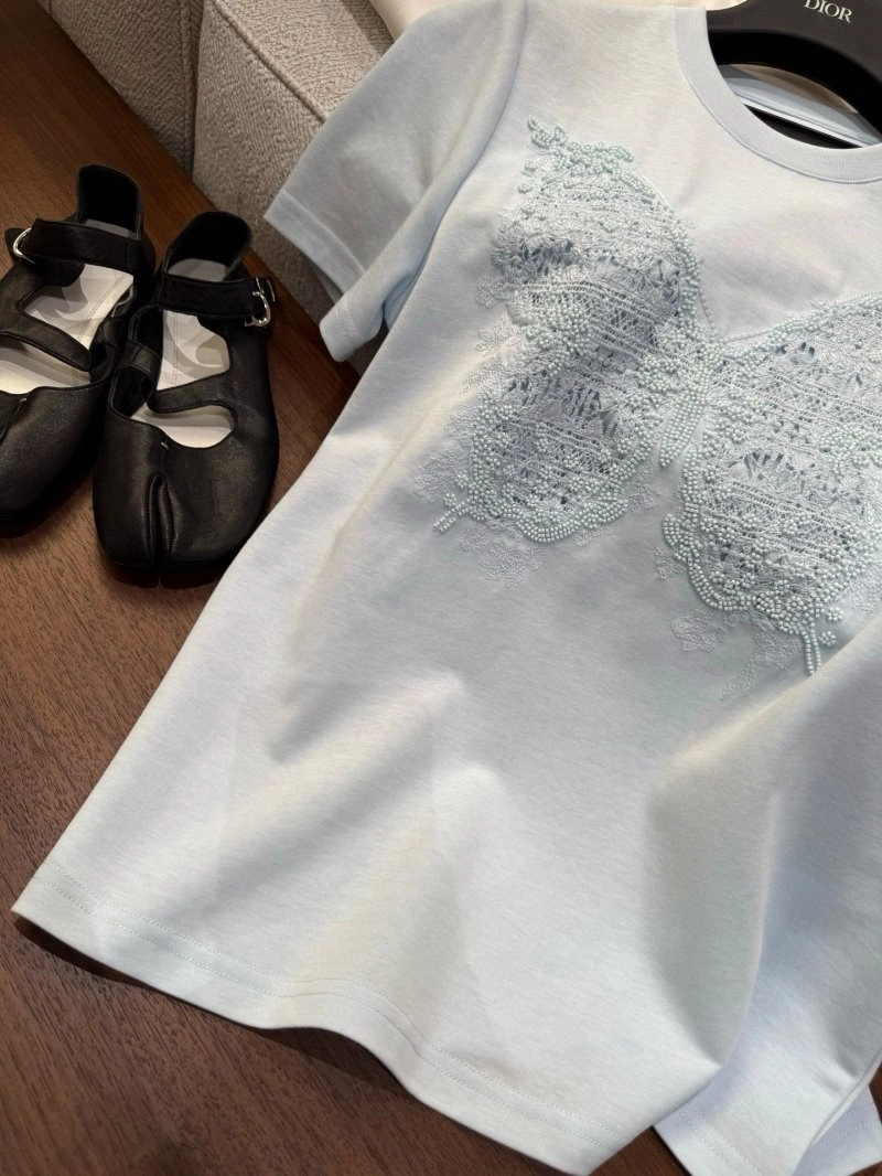 Accurate model Christian Dior T-Shirts