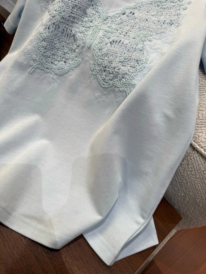 Accurate model Christian Dior T-Shirts