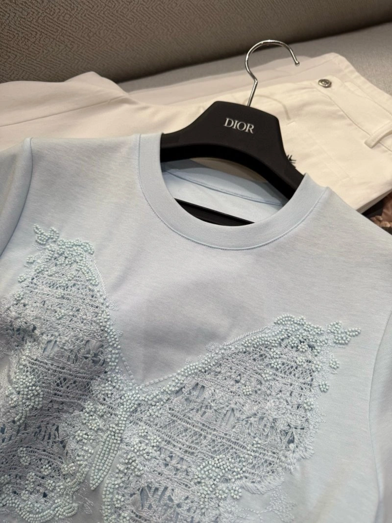 Accurate model Christian Dior T-Shirts