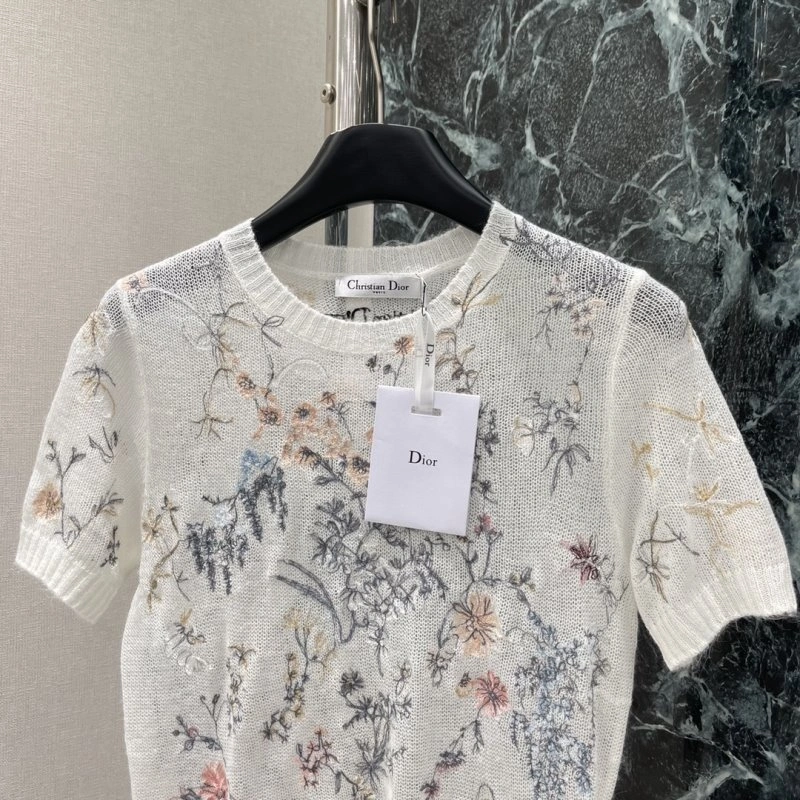 Accurate model Christian Dior T-Shirts
