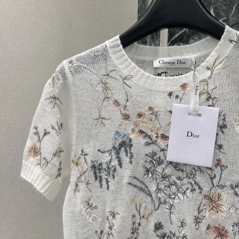 Accurate model Christian Dior T-Shirts