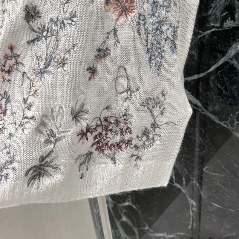 Accurate model Christian Dior T-Shirts
