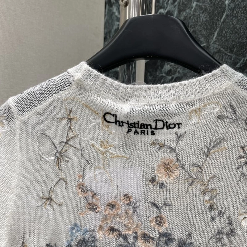 Accurate model Christian Dior T-Shirts