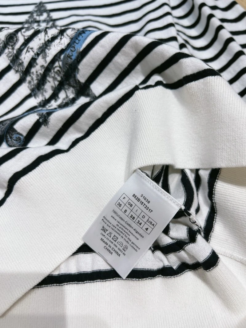 Accurate model Christian Dior T-Shirts