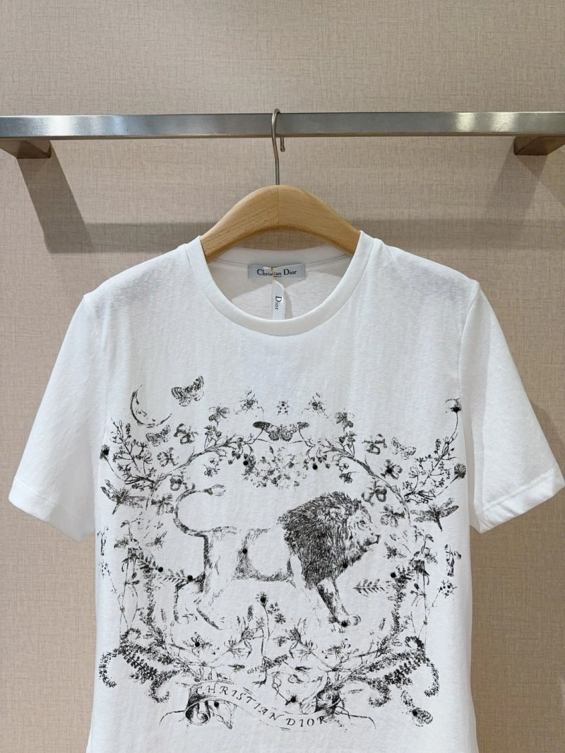 Accurate model Christian Dior T-Shirts