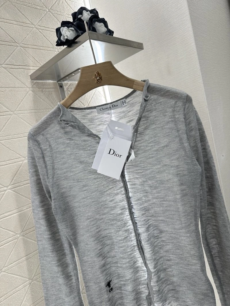 Accurate model Christian Dior T-Shirts