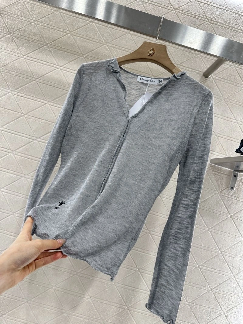 Accurate model Christian Dior T-Shirts