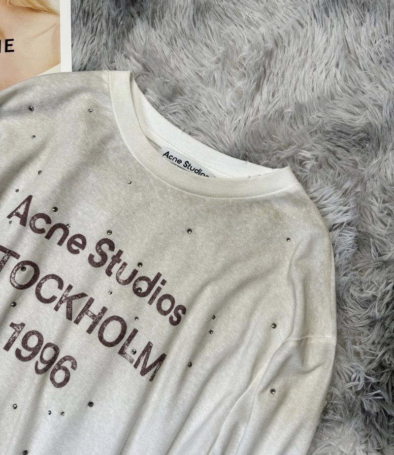 Accurate model Christian Dior T-Shirts