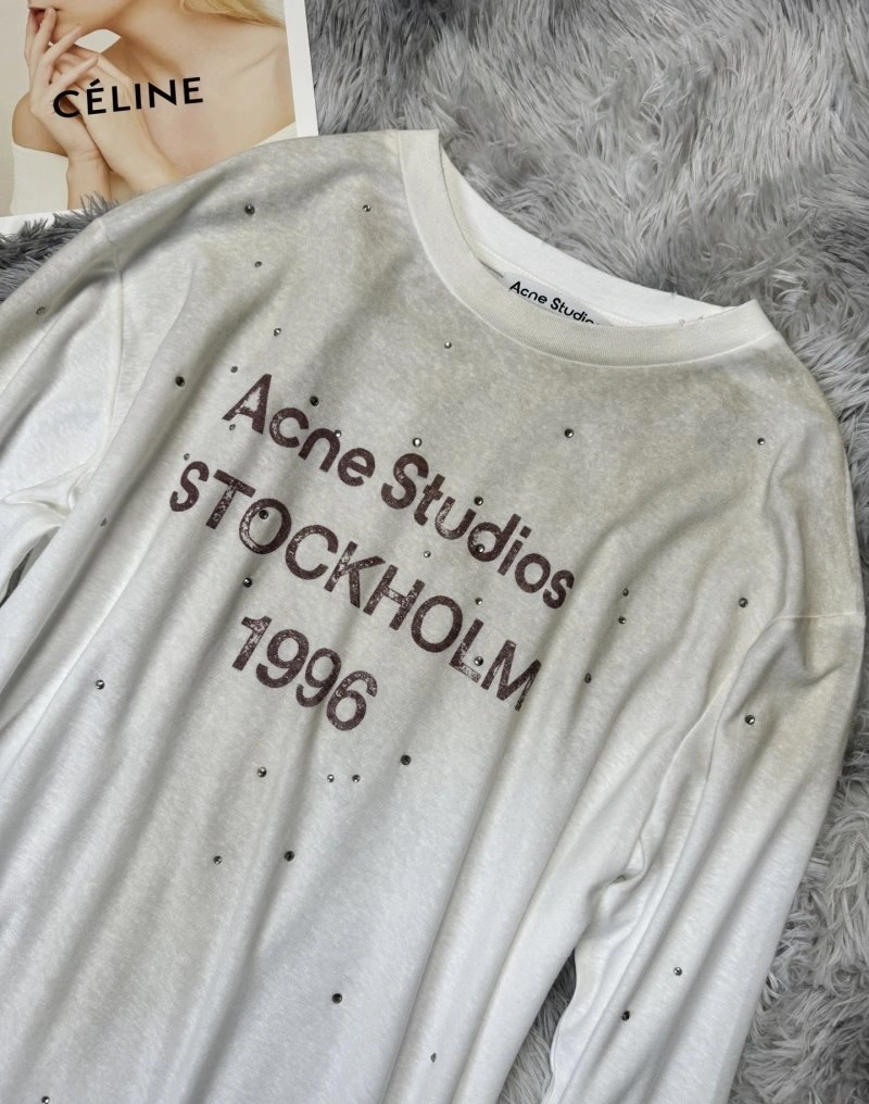 Accurate model Christian Dior T-Shirts