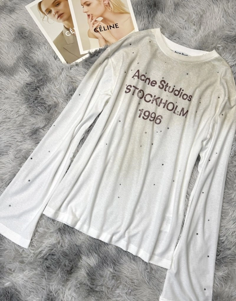 Accurate model Christian Dior T-Shirts