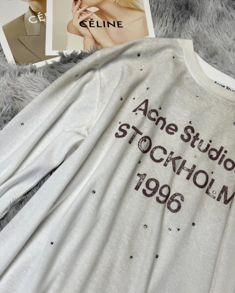 Accurate model Christian Dior T-Shirts