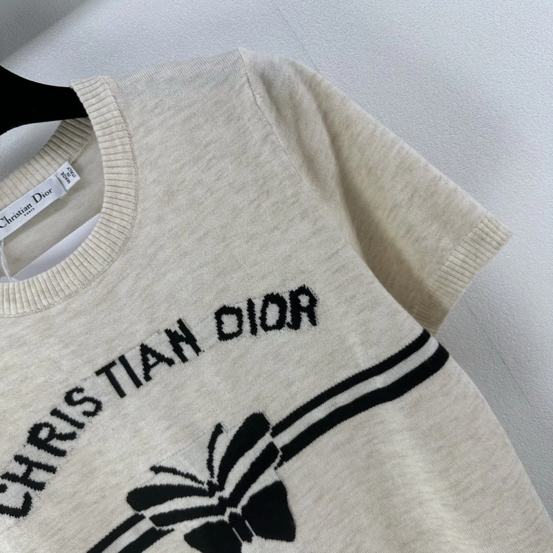 Accurate model Christian Dior T-Shirts
