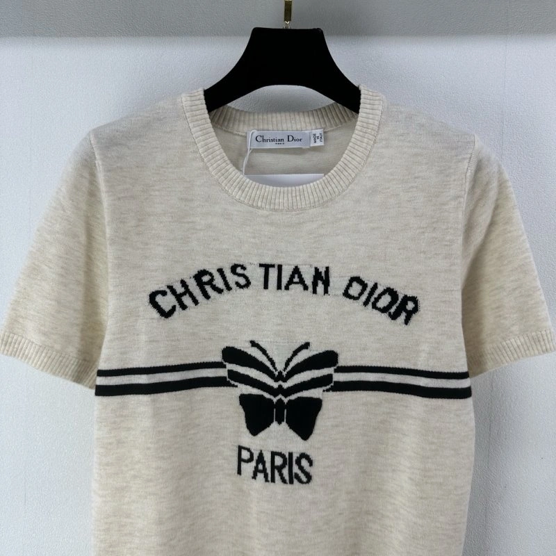 Accurate model Christian Dior T-Shirts
