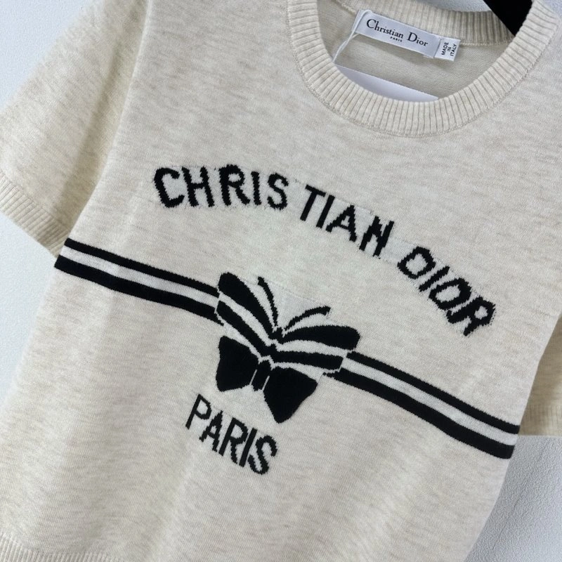 Accurate model Christian Dior T-Shirts
