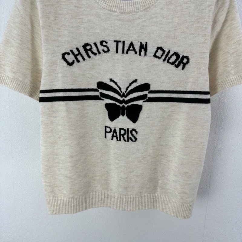 Accurate model Christian Dior T-Shirts