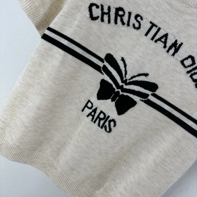 Accurate model Christian Dior T-Shirts