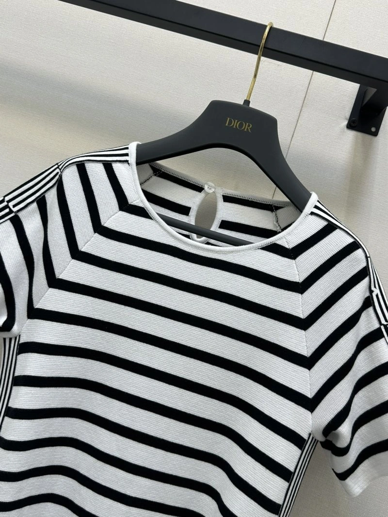 Accurate model Christian Dior T-Shirts