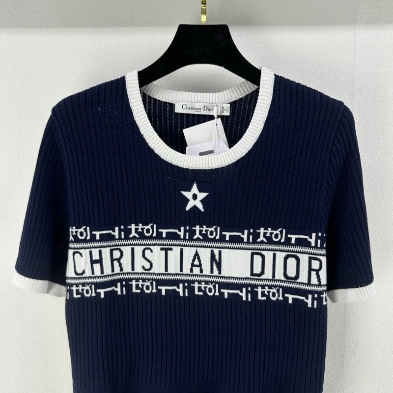 Accurate model Christian Dior T-Shirts