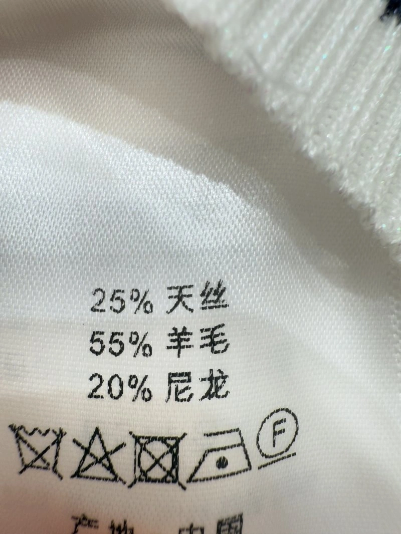 Accurate model Christian Dior T-Shirts