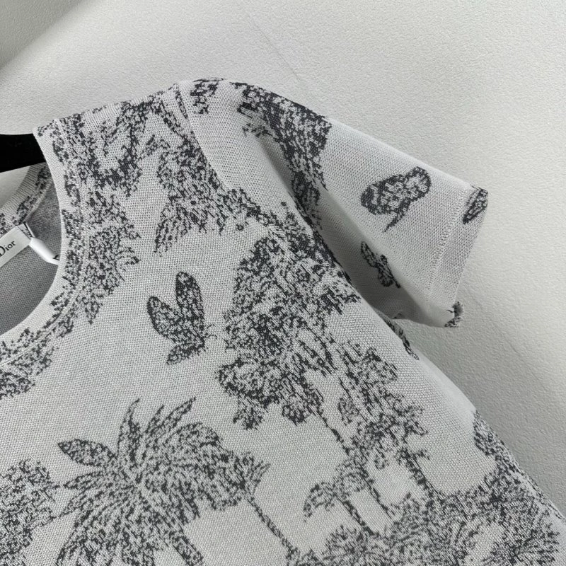 Accurate model Christian Dior T-Shirts