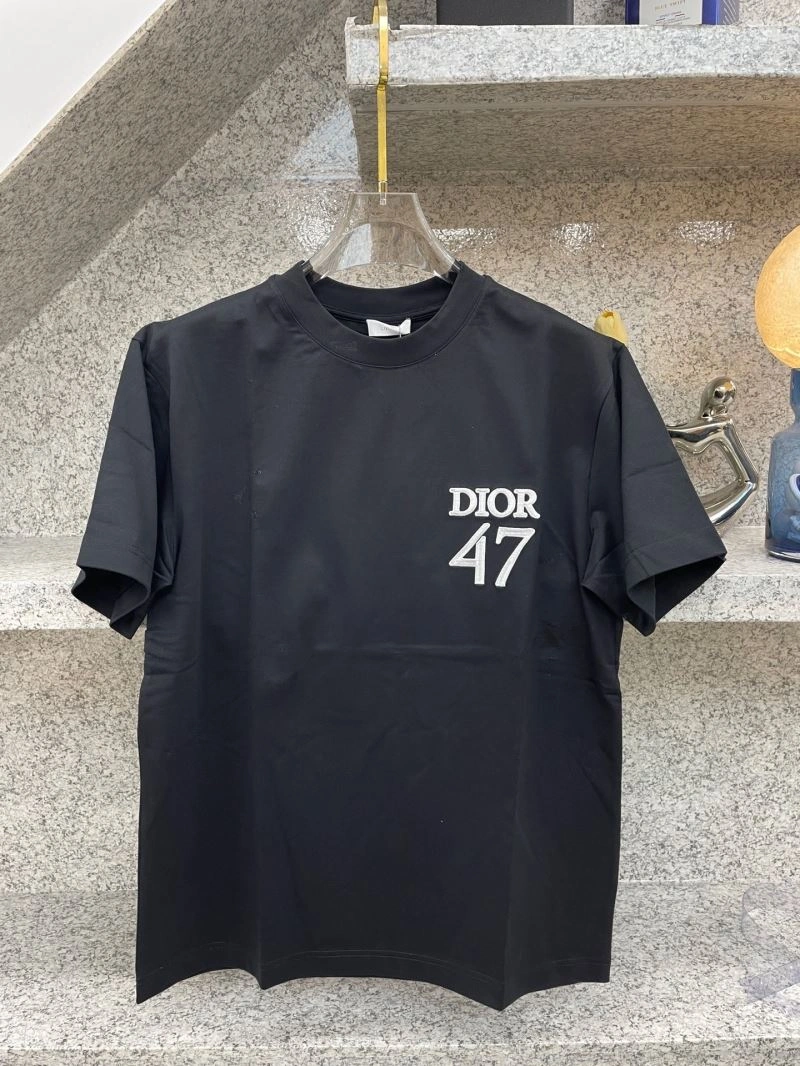 Accurate model Christian Dior T-Shirts