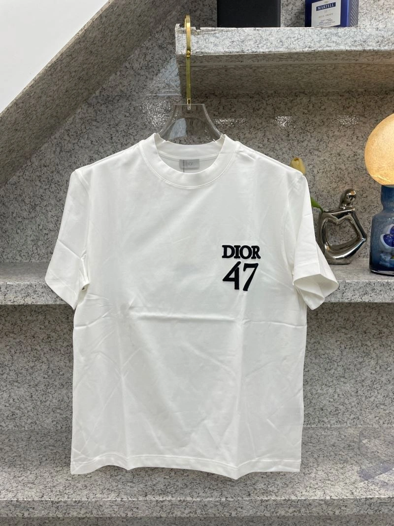 Accurate model Christian Dior T-Shirts