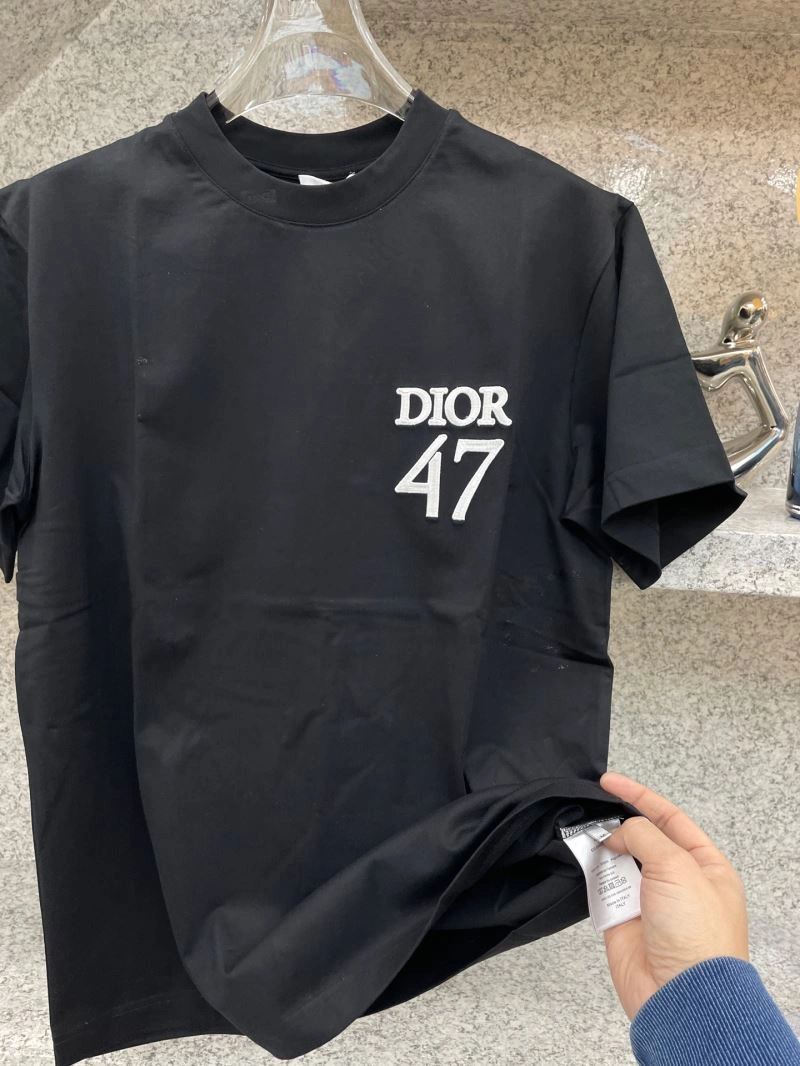 Accurate model Christian Dior T-Shirts