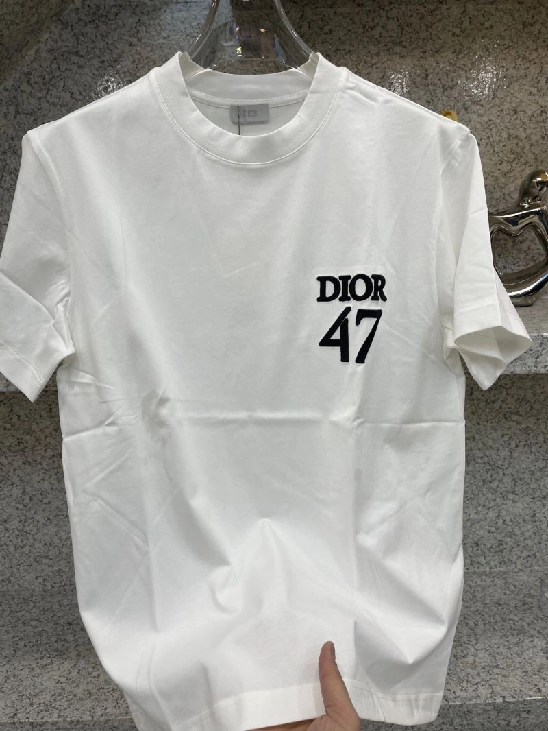 Accurate model Christian Dior T-Shirts