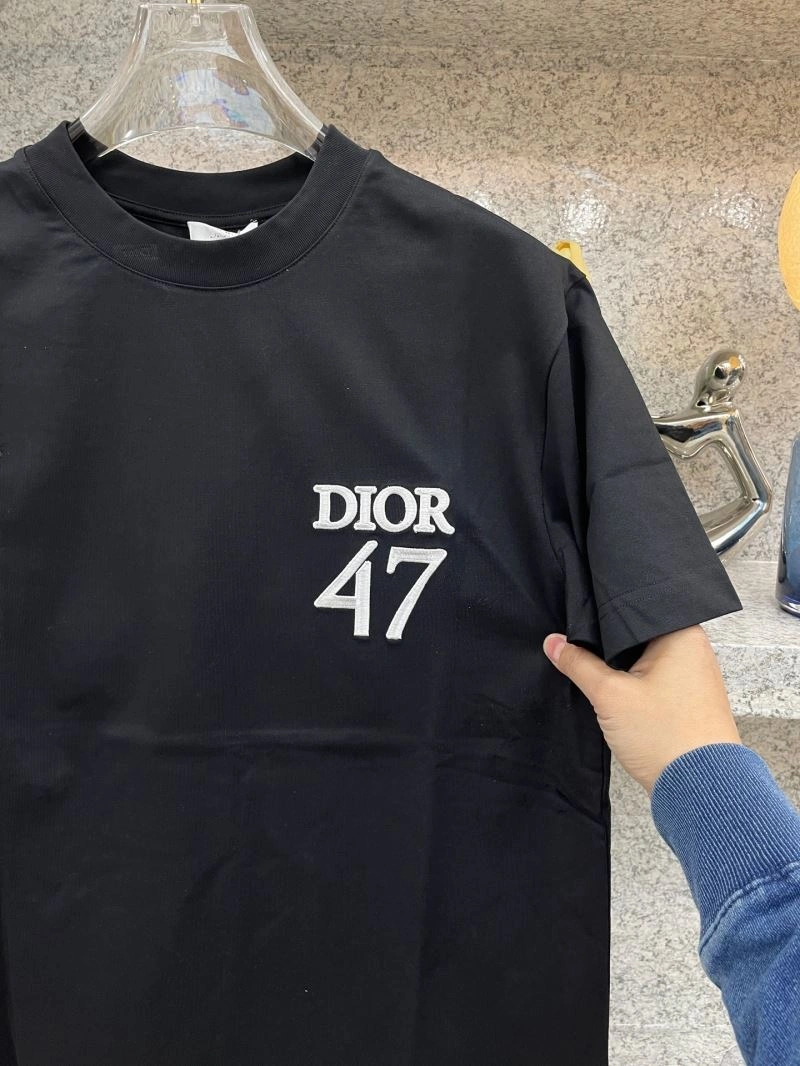 Accurate model Christian Dior T-Shirts
