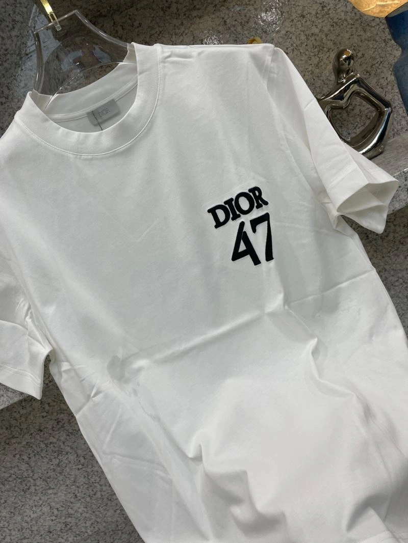 Accurate model Christian Dior T-Shirts