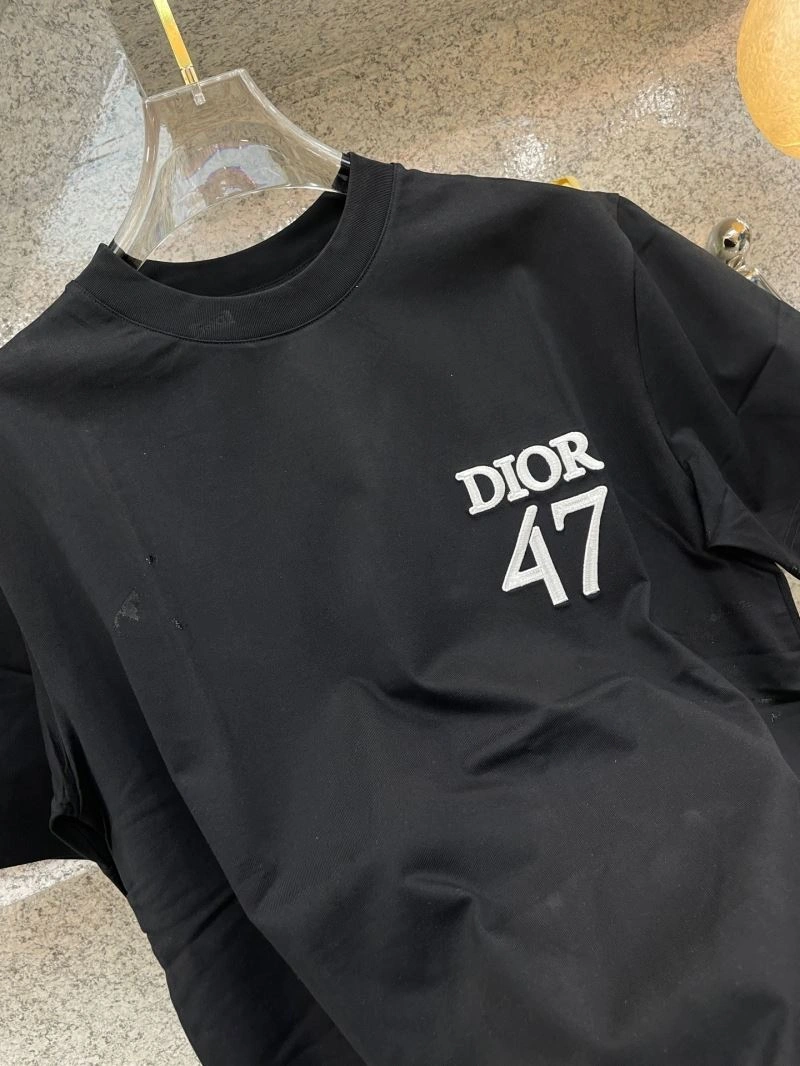 Accurate model Christian Dior T-Shirts