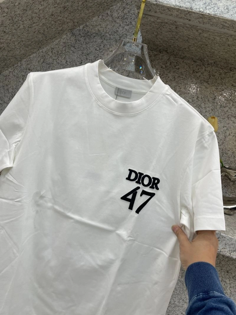Accurate model Christian Dior T-Shirts