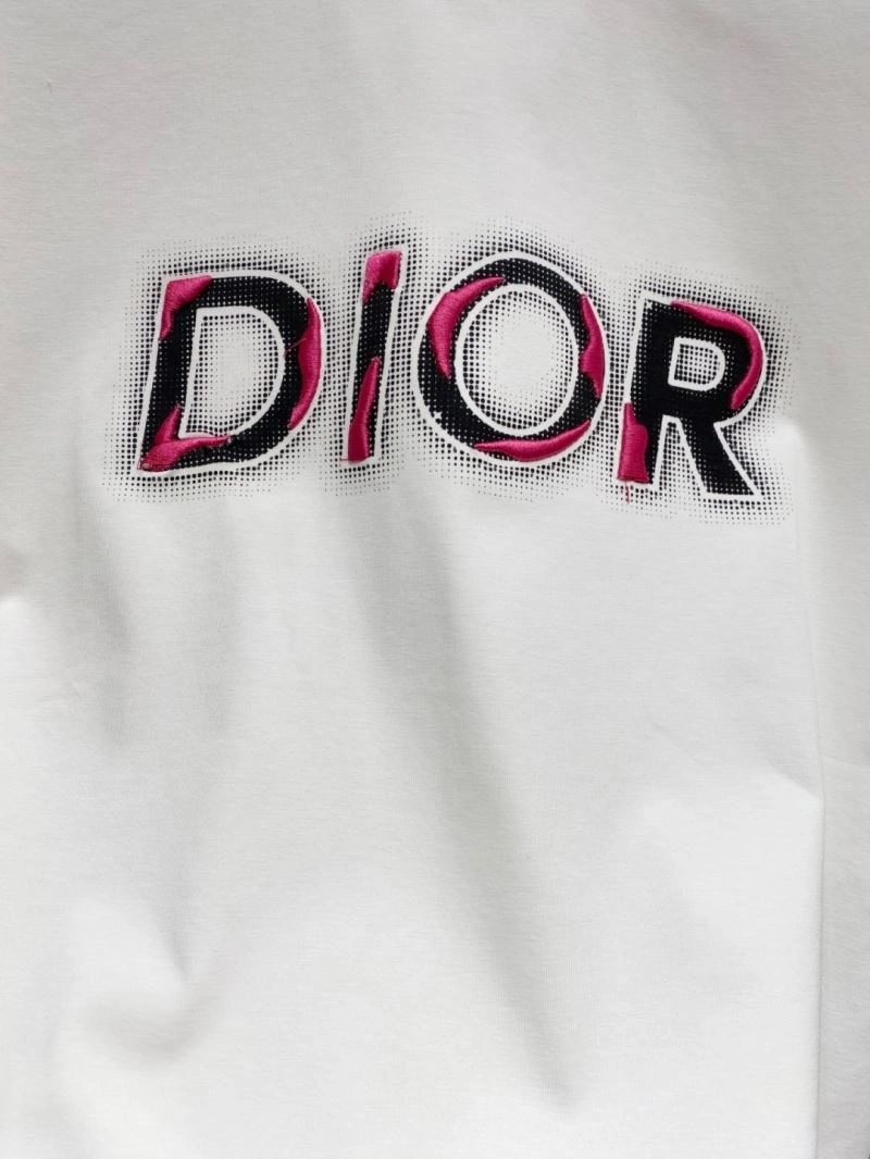Accurate model Christian Dior T-Shirts