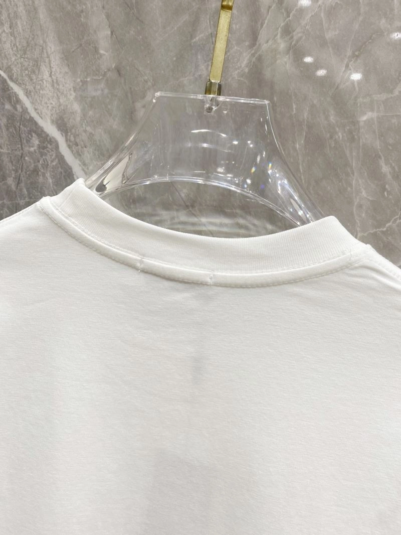 Accurate model Christian Dior T-Shirts