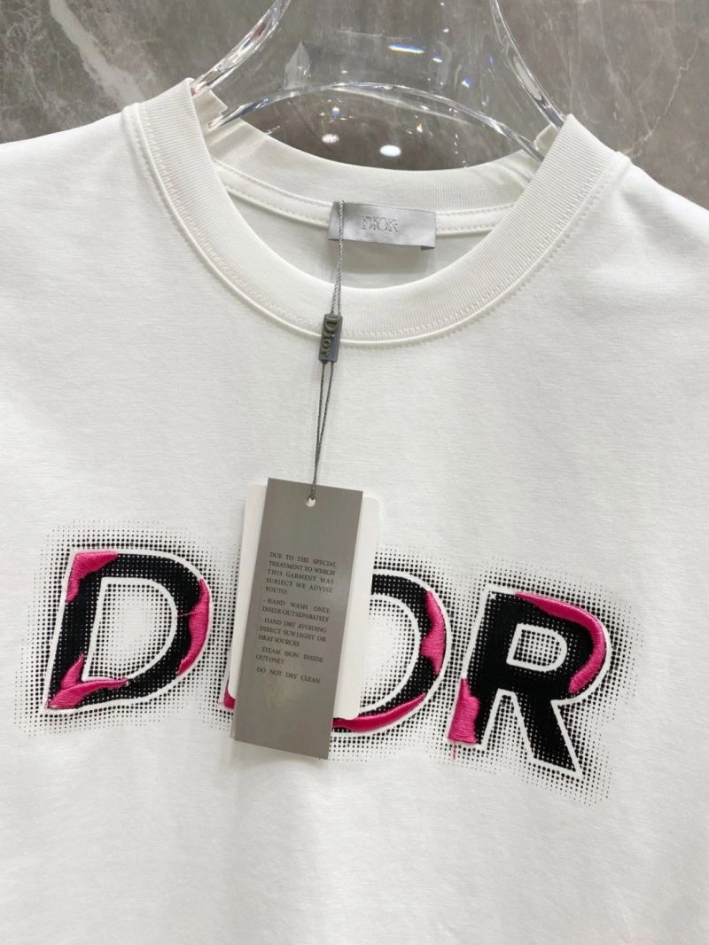 Accurate model Christian Dior T-Shirts