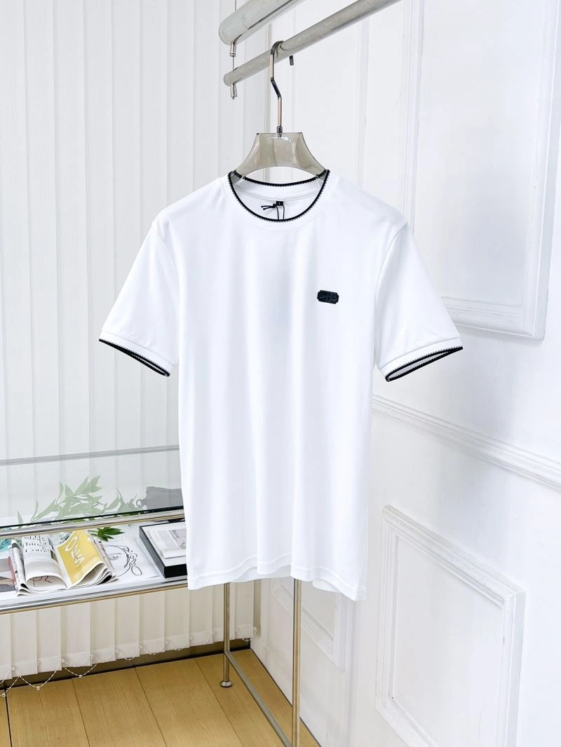 Accurate model Christian Dior T-Shirts