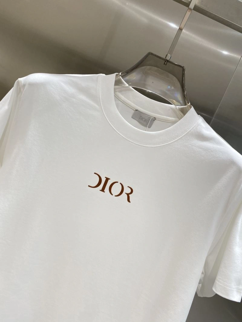 Accurate model Christian Dior T-Shirts