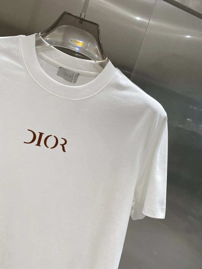 Accurate model Christian Dior T-Shirts