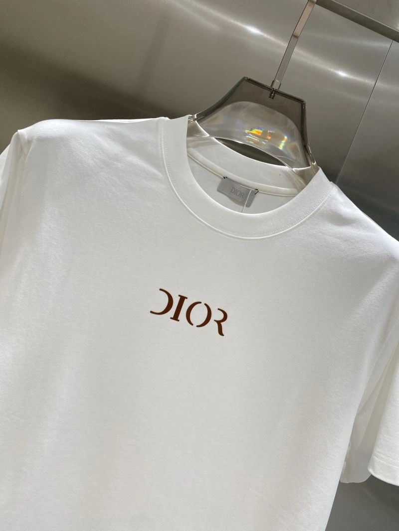 Accurate model Christian Dior T-Shirts