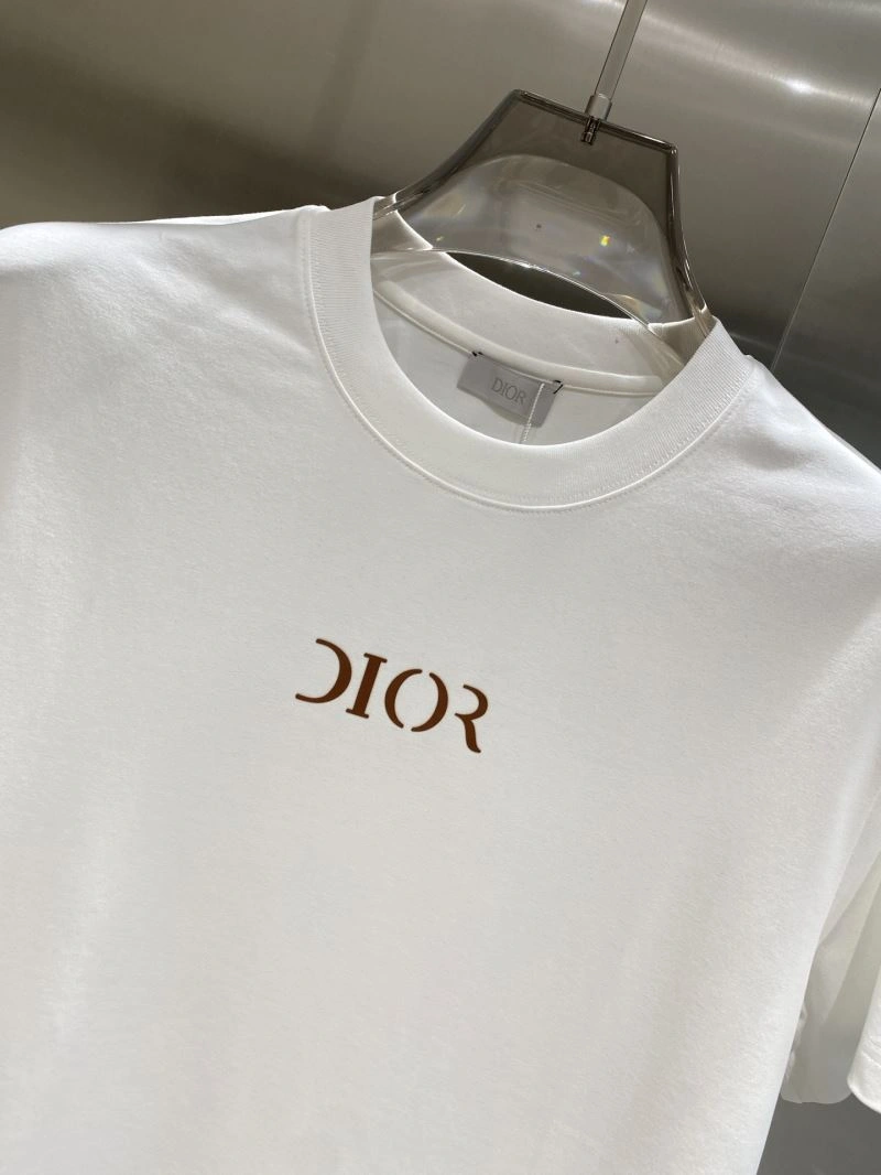 Accurate model Christian Dior T-Shirts