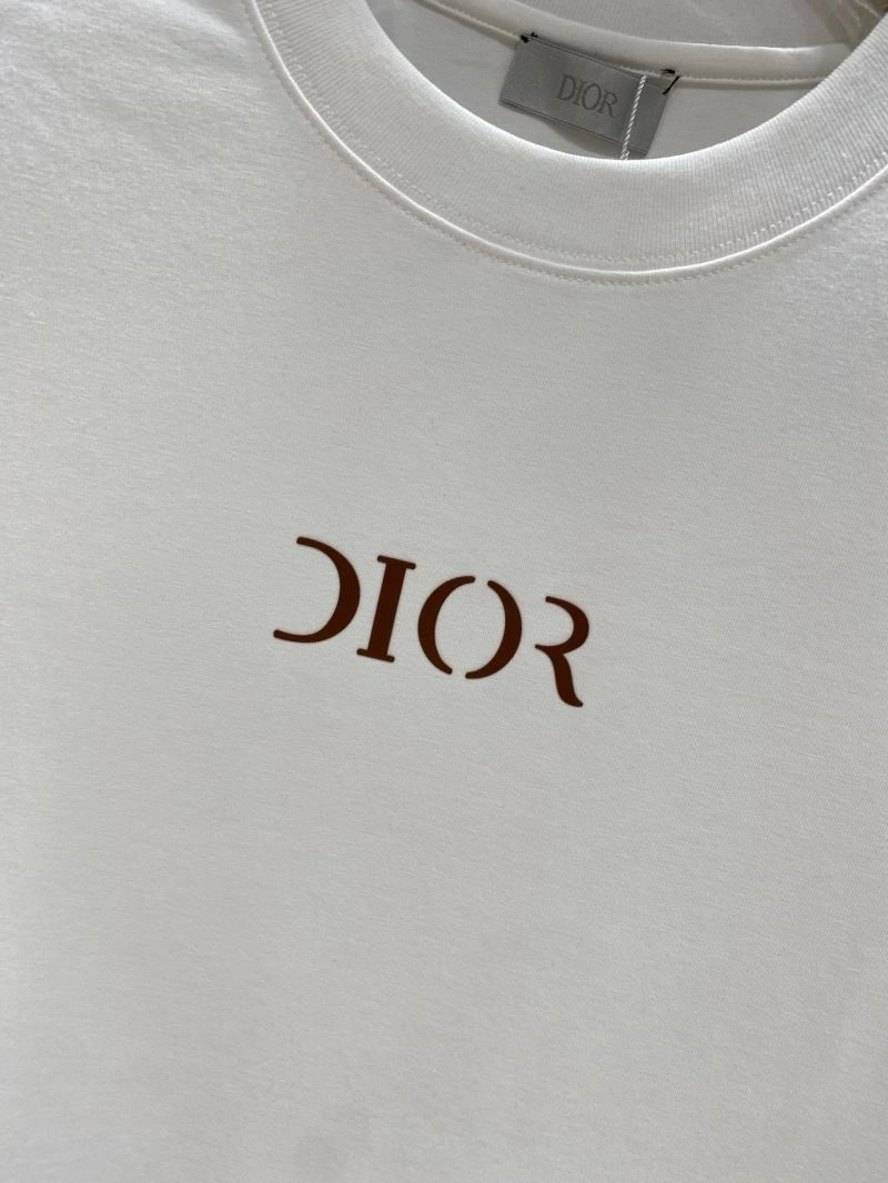 Accurate model Christian Dior T-Shirts